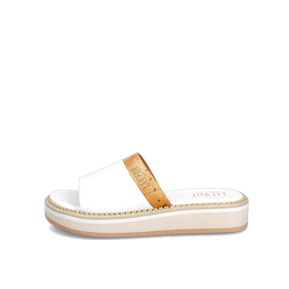 Sale of leather bags and fashion accessories in Coriano di Rimini ...